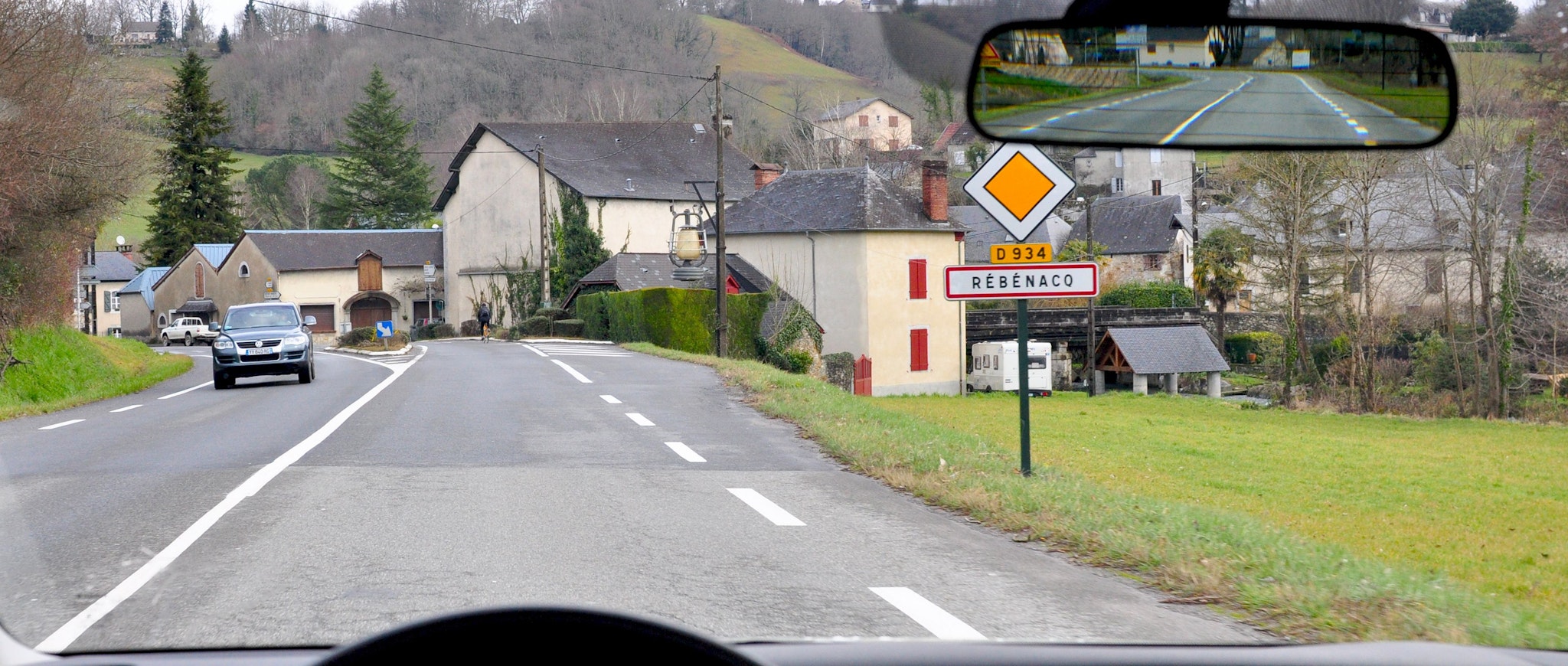 Différents types de voies de circulation sur la route