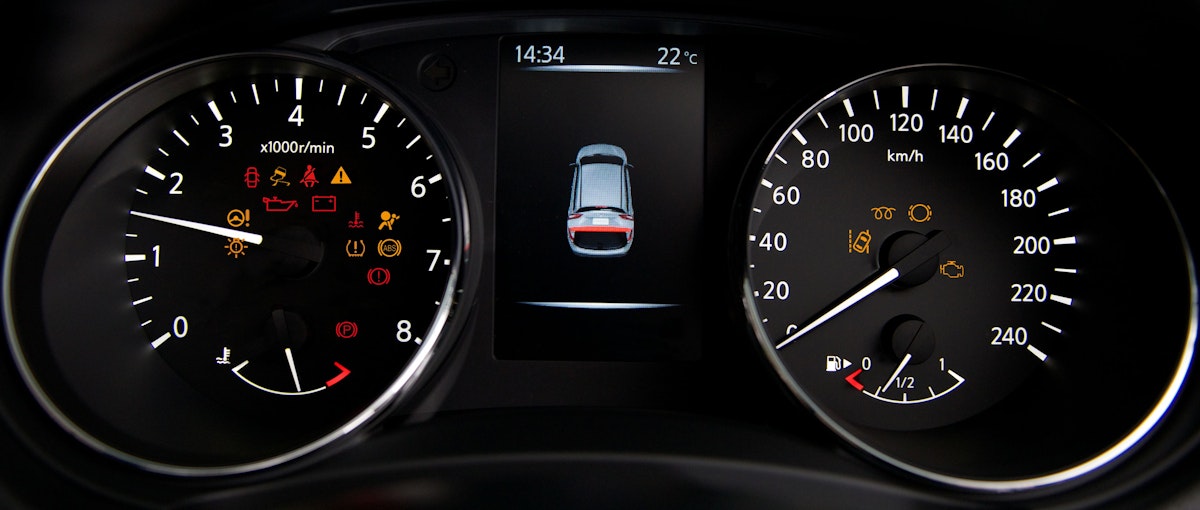 Voyant d’alerte du moteur allumé : signification et risques