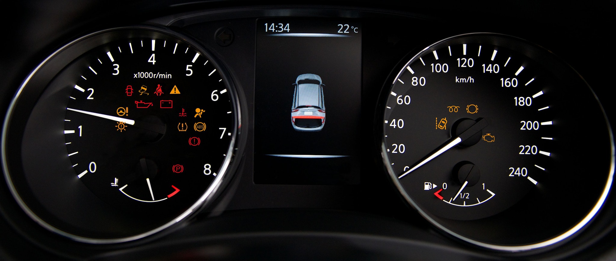 Voyant d’alerte du moteur allumé : signification et risques