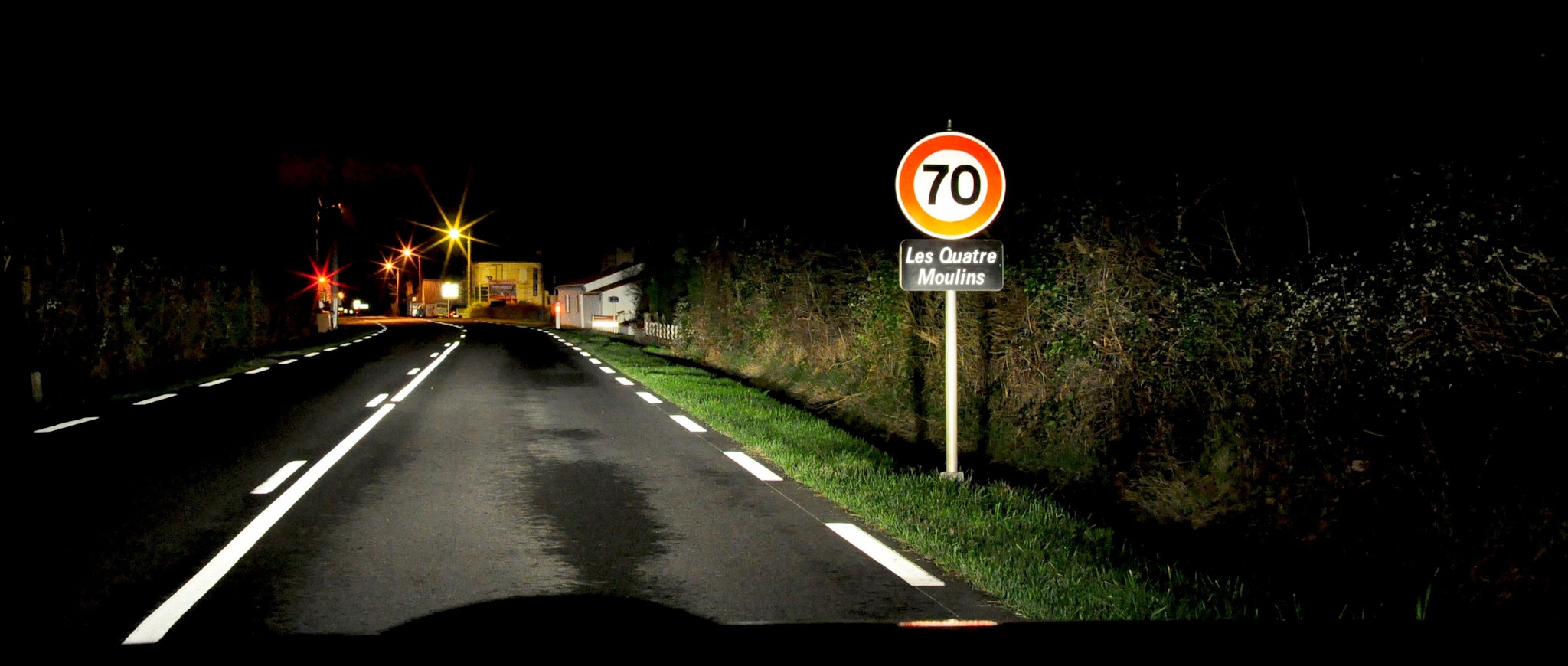 Marquage au sol et signalisation horizontale sur la route