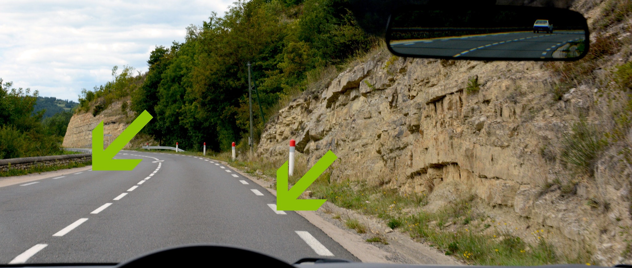 Marquage au sol et signalisation horizontale sur la route