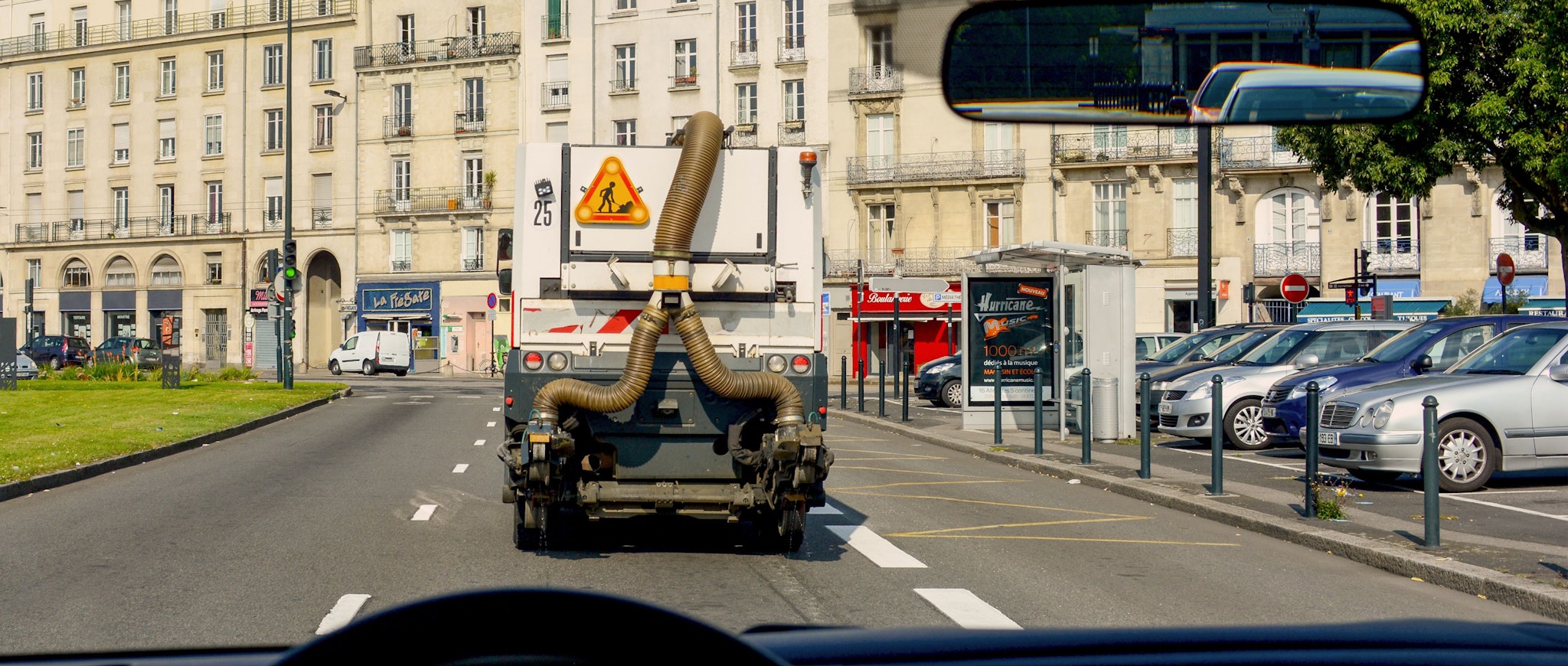 Véhicules lents : que dit le code de la route