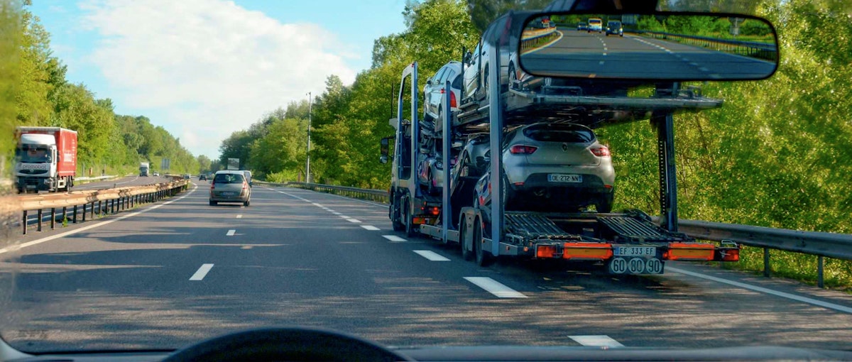 Véhicules lents : que dit le code de la route