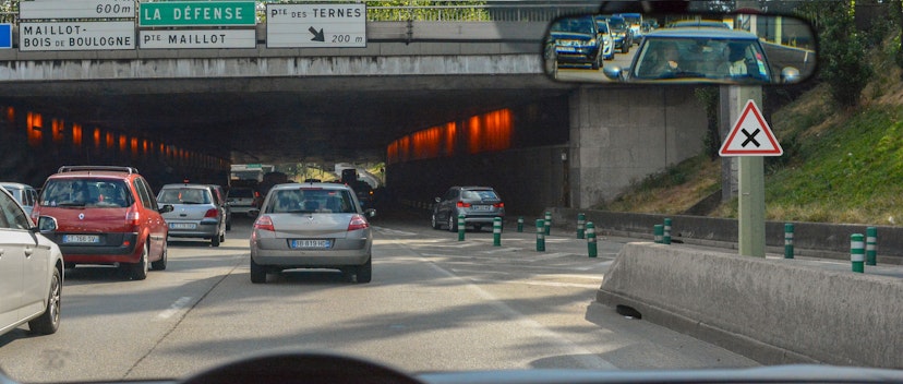 Différents types de voies de circulation sur la route