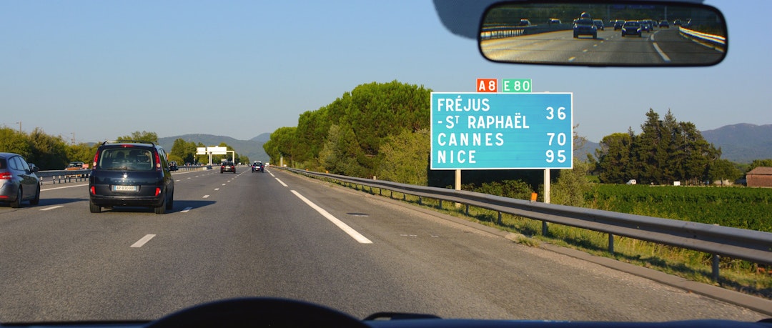 Tout savoir sur les différents panneaux d'autoroute