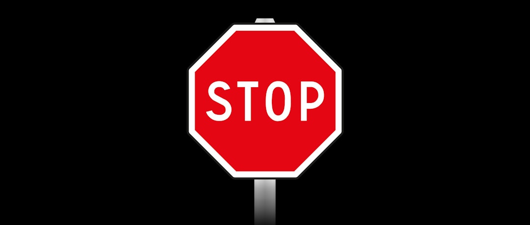 Panneau Stop : réglementation, marquage au sol et sanctions