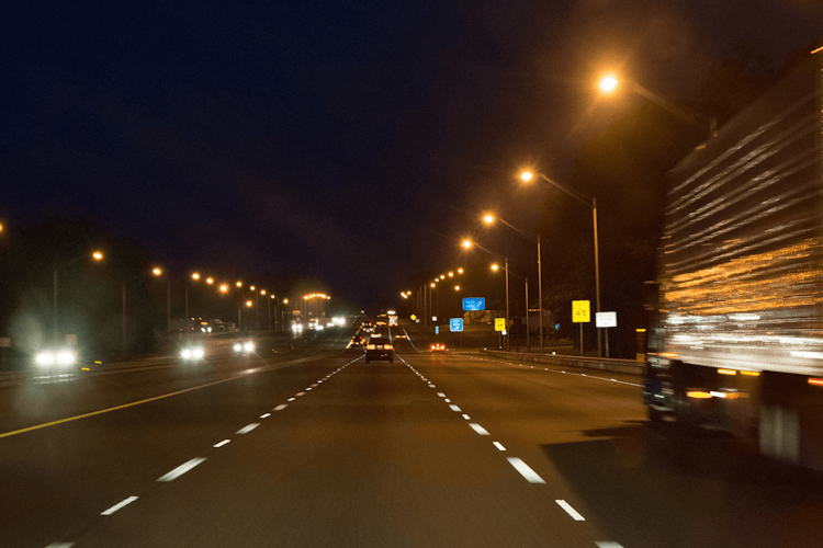 Conduire la nuit : conseils pour rouler en toute sécurité