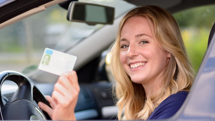 Quelle auto-école choisir ? Les points à vérifier avant l’inscription