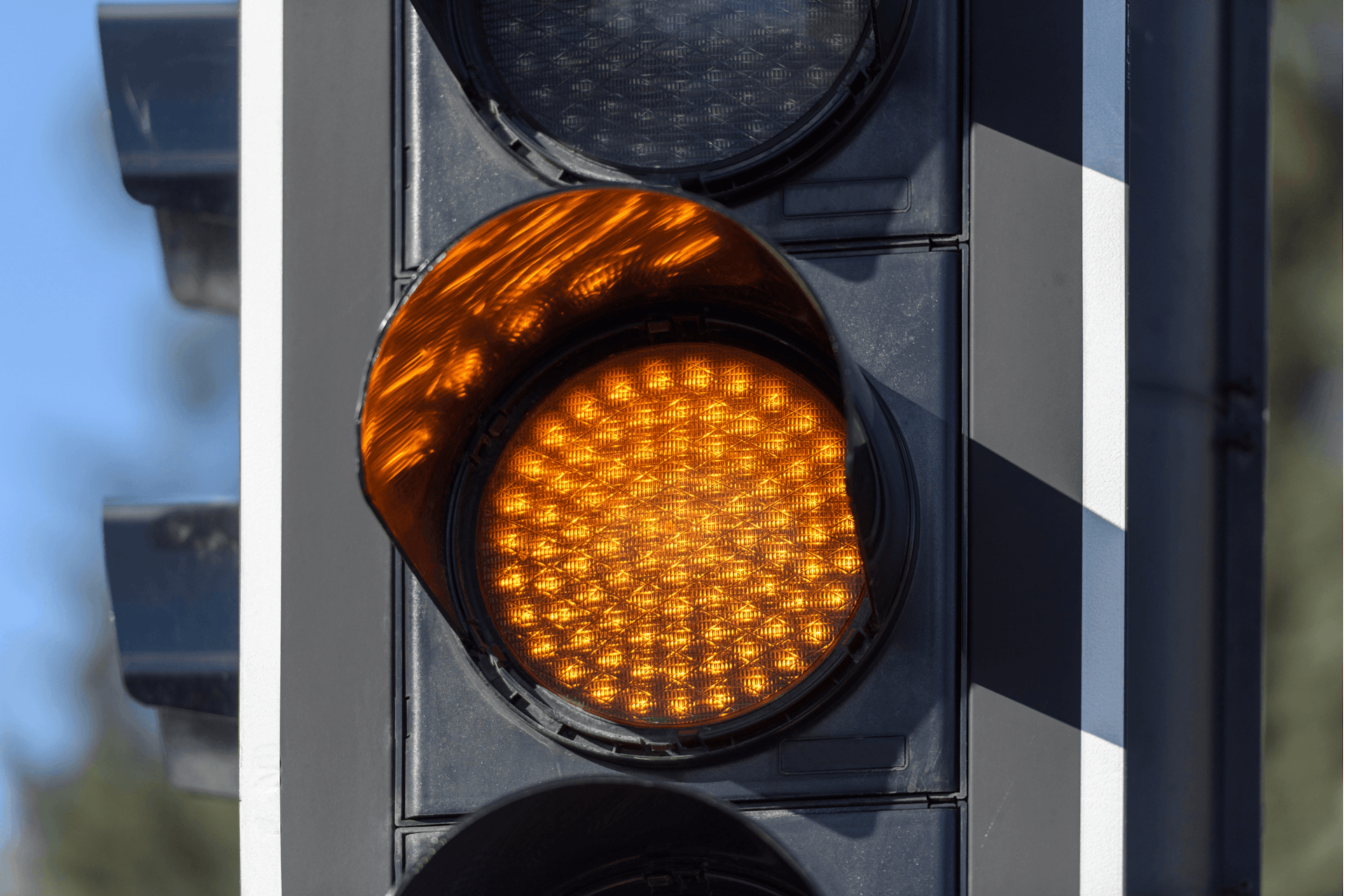 Feu orange clignotant : signification et sécurité routière