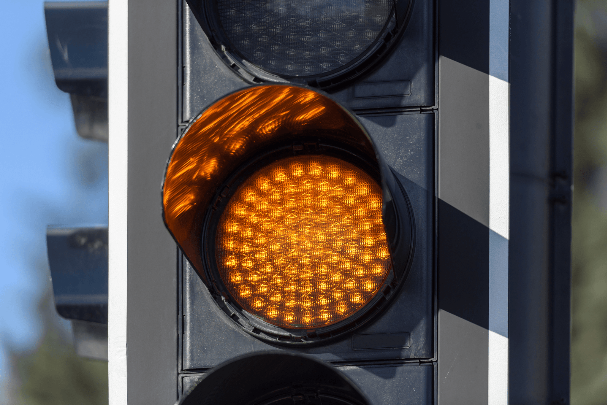 Feu orange clignotant : signification et sécurité routière