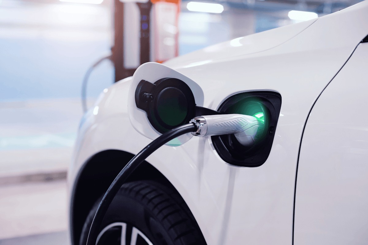 Véhicule hybride : définition, prix et avantages